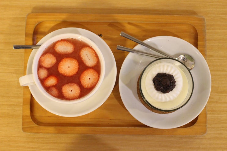 홍대 카페] 카페 이미(cafe imi) :: 제철 딸기 디저트♬ : 네이버 블로그