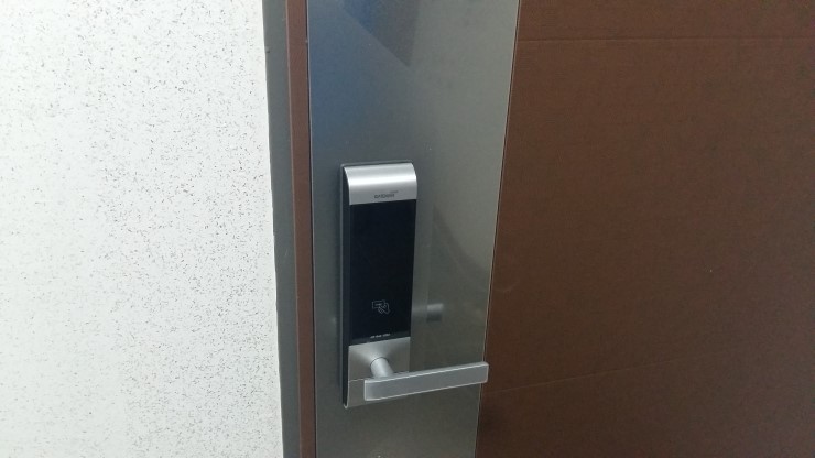 김포 한강센트럴자이 아파트 세이프콤보 보조키와 이중잠금 안전고리 설치 거기에 페달식 말발굽까지 현관문 3종 셋트 네이버 블로그