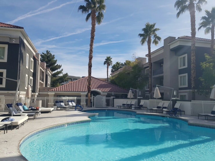 라스베가스 호텔/숙소_여럿이, 저렴하게, 오래 지내기 최고! '데저트 로즈/Desert Rose Resort' : 네이버 블로그