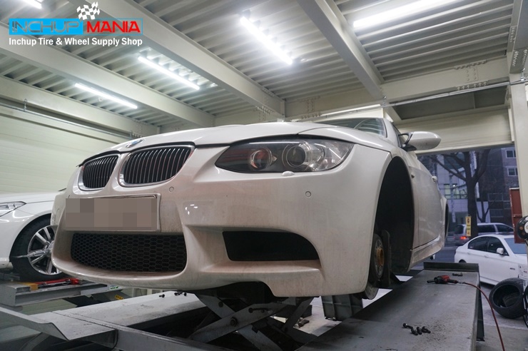 BMW E92 M3 차량 금호타이어 245/40R19 - 275/35R19 엑스타 PS91 4본 교환 및 3D 휠얼라이먼트 조정 ...