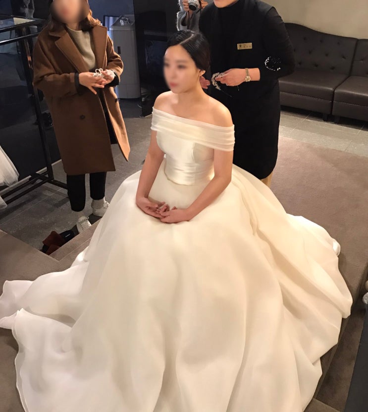 대구시작바이이명순 본식후기오프숄더웨딩드레스로 체형커버와 분위기를 동시에 네이버 블로그