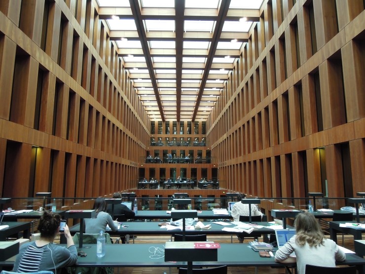 판옵티콘(panopticon)과 시놉티콘(synopticon) 개념의 도서관 : 베를린 훔볼트대학의 그림 형제 도서관(Jacob ...