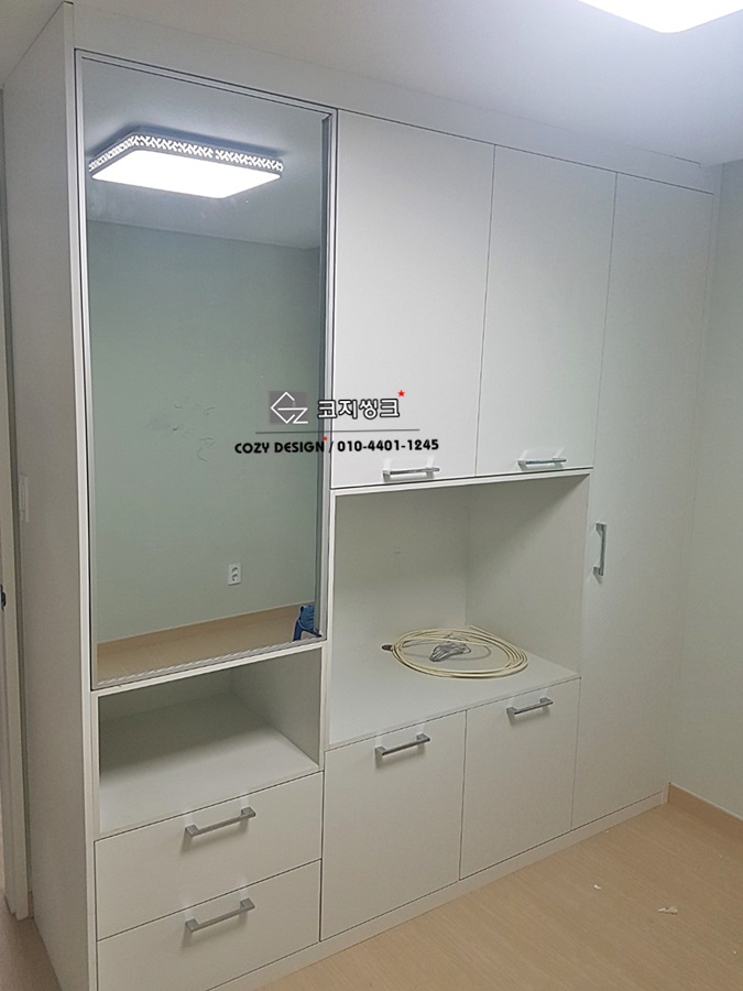 작은방붙박이옷장작은방좁은방 가구배치좁은방수납장작은방인테리어좁은방붙박이장강서구 신정동 현대아파트 32평 작은방 붙박이옷장