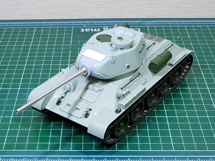 Academy T-34/85 No.112 Factory Production with DEF model D-5T turret #2 ...