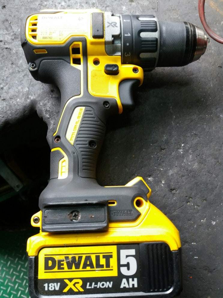 디월트(DeWALT) 충전드라이버드릴 DCD791 (18V XR) 키레스척 교체 : 네이버 블로그