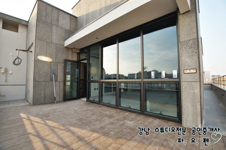 강남 논현동 학동역 인근 신축 지상 스튜디오 겸 사무실 임대 단독테라스 에폭시바닥 바닥난방 냉난방기 완비 높은층고
