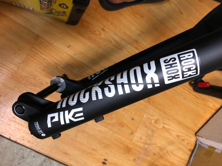 [Review] 2018 ROCKSHOX PIKE RCT3 DebonAir FORK : 네이버 블로그
