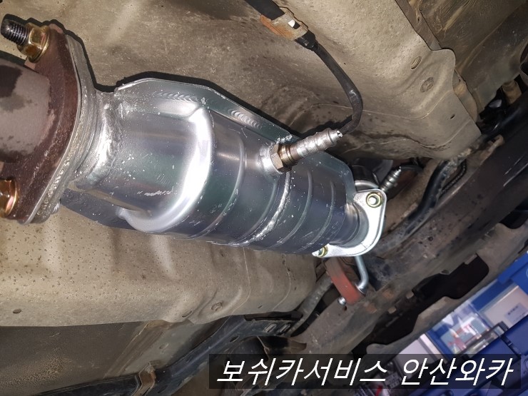 안산카센타 기능장의 집 Nf 소나타 트랜스폼 배기 전 파이프 후방촉매교환 산소센서 S1s2 교환 후 브레이크 패드교환 보쉬