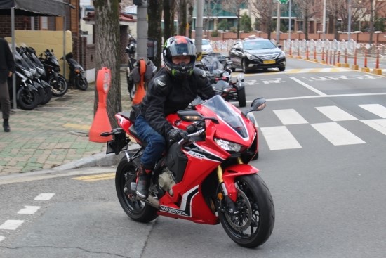 창원 바이크 렌트창원 오토바이 렌트마산 오토바이 렌트진해 오토바이 렌트 캔암스파이더 F3 S스즈키 R1000혼다