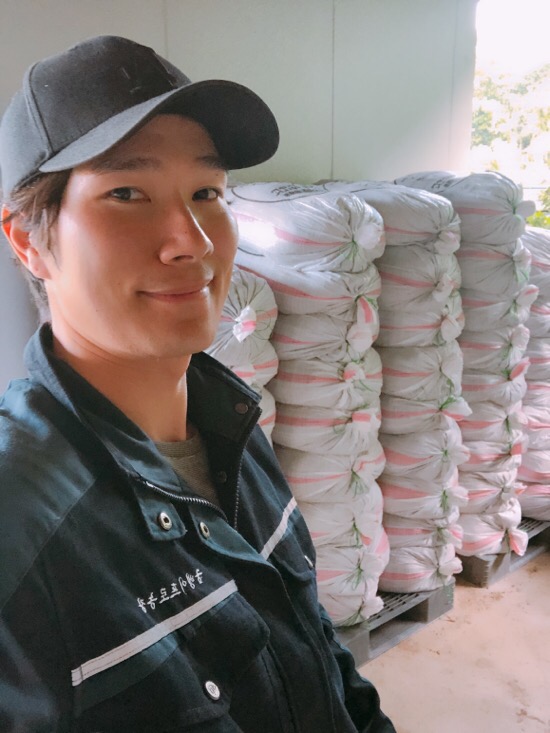 굼벵이 사료 굼벵이 먹이 발효톱밥 굼프로 전라북도 무주 굼벵이농장 납품 정읍 더 굼벵이 굼프로농장 방문 네이버 블로그