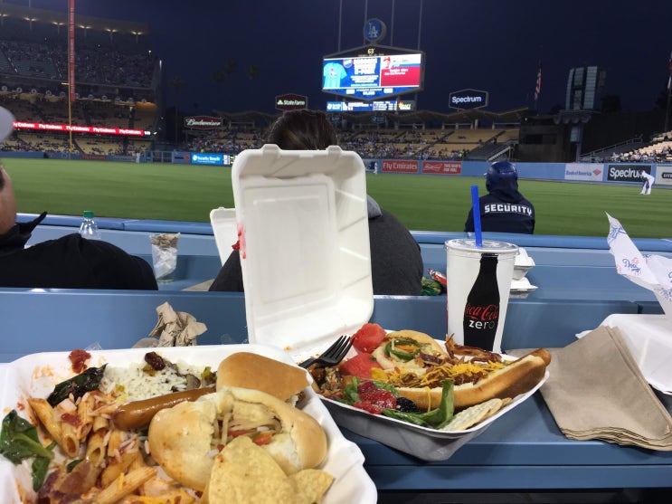 미국생활ㅣ미국 엘에이 다저스 경기장에서 뷔페 즐기기! / LA Dodger Stadium Baseline Club : 네이버 블로그