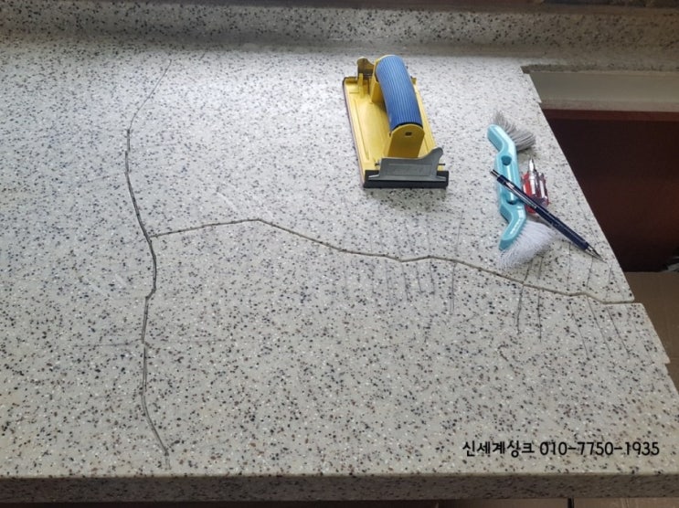 부산 동래구 싱크대 인조대리석 상판 갈라짐 수리로 씽크대 파손된 크랙 복구 온천동 럭키동래아파트 By 신세계싱크