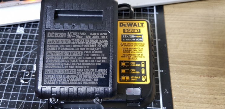 DeWalt DCB107 고장 수리했어요. : 네이버 블로그