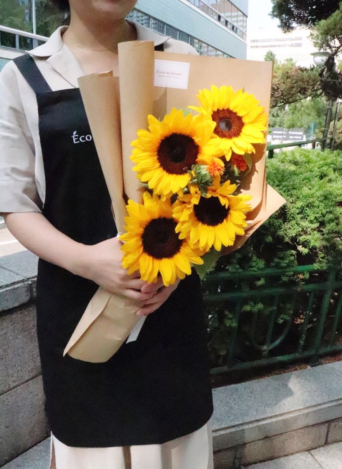 광화문꽃집 세종문화회관꽃집 종로꽃집 에꼴드플라워의 자이언트 해바라기 꽃다발 꽃이 얼굴만해요 네이버 블로그