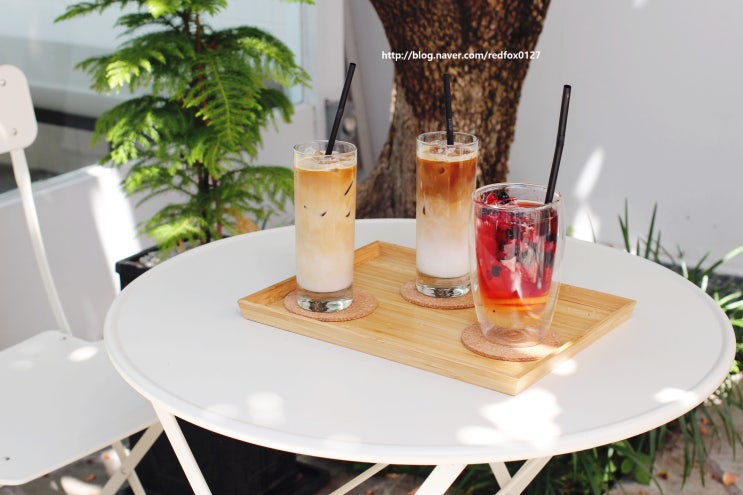 [신사동 카페] 봉수아 (BONSUA), 골목 안 예쁜 테라스 카페 : 네이버 블로그