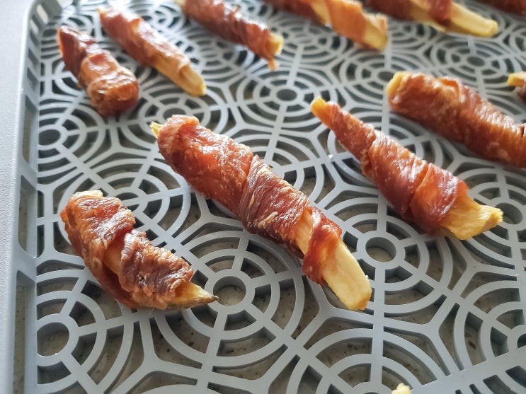 「강아지 건조기 수제간식」 기호성 좋은 닭가슴살 고구마 말이 만들기! : 네이버 블로그