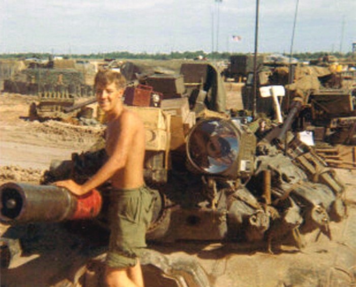 베트콩 RPG 로켓탄에 파괴된 미군 M 551 쉐리던 경전차 US Army M 551 Sheridan Light Tank ...
