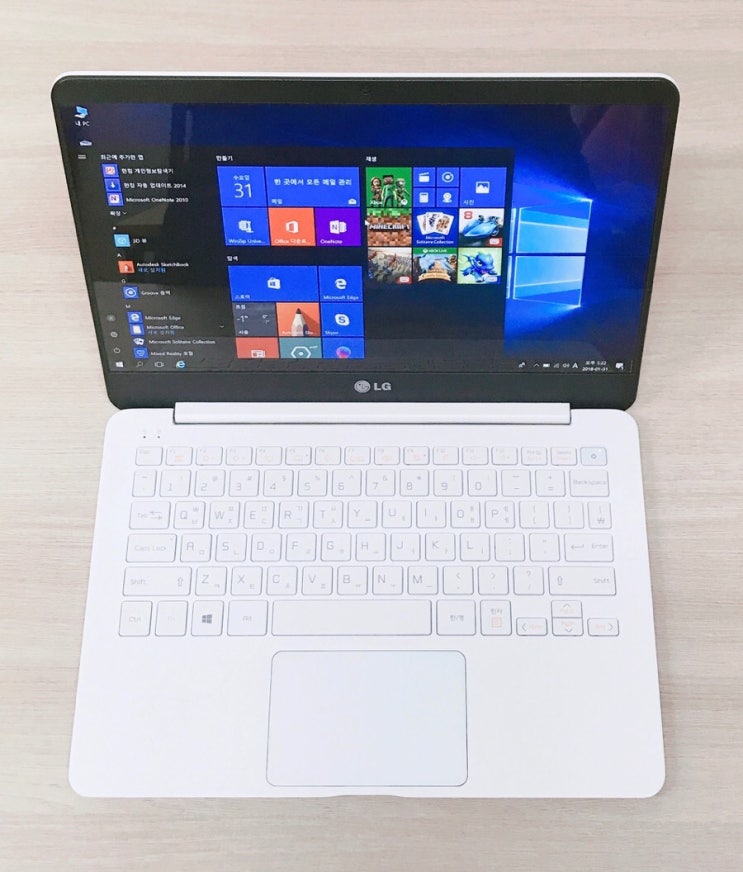 [판매완료]LG그램 13Z940-LT10K / 펜티엄 3558U / 8G / SSD 128G / Intel HD 4400 / ...