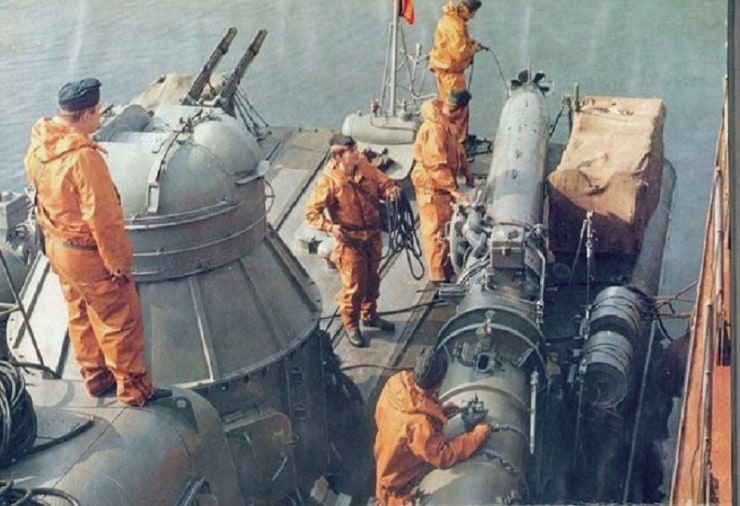AK-230 러시아 해군 트윈 30mm포 포탑 -Russian Navy AK-230 twin 30mm gun turret ...