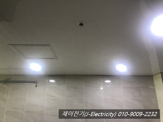 대전 서구 둔산동 수정타운 상가 3층 남녀 화장실에 에너지절약센서를 시공하였습니다 대전전기 대전 제이전기 대전 J전기 전기공사