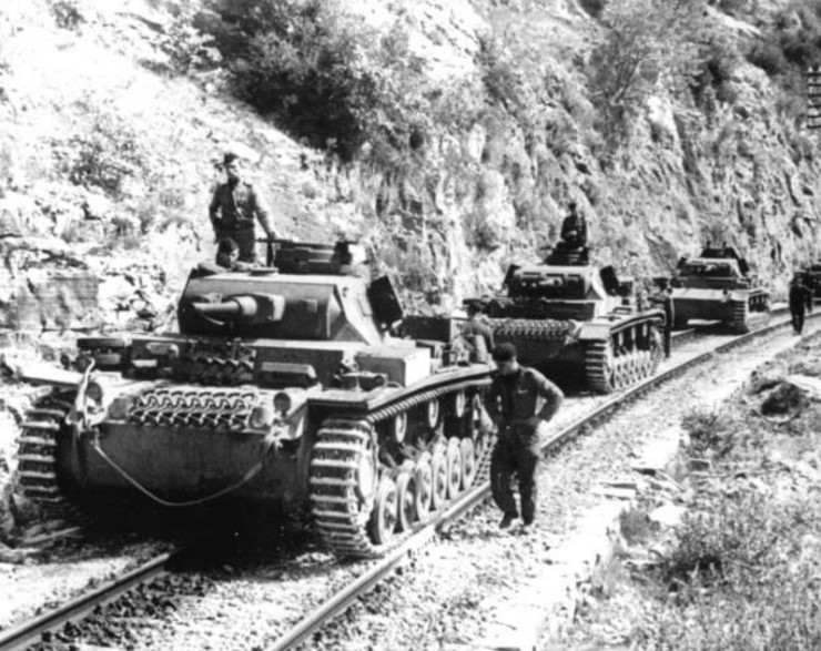 독일 3호 전차대의 발칸 산악지역 험지 이동 - German Panzer 3 tanks moving in the Balkan ...