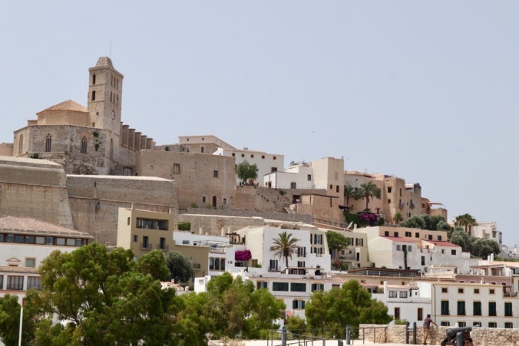 스페인 이비자 여행 올드타운 달트빌라daltvila 아기자기 골목 상점 구경하기 이비자 스냅사진 네이버 블로그