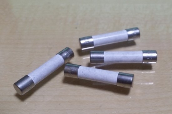 65TS-125V25A. 125V 25A. Size:6.35x3.18mm. Slow blow fuse. Ceramic fuse ...