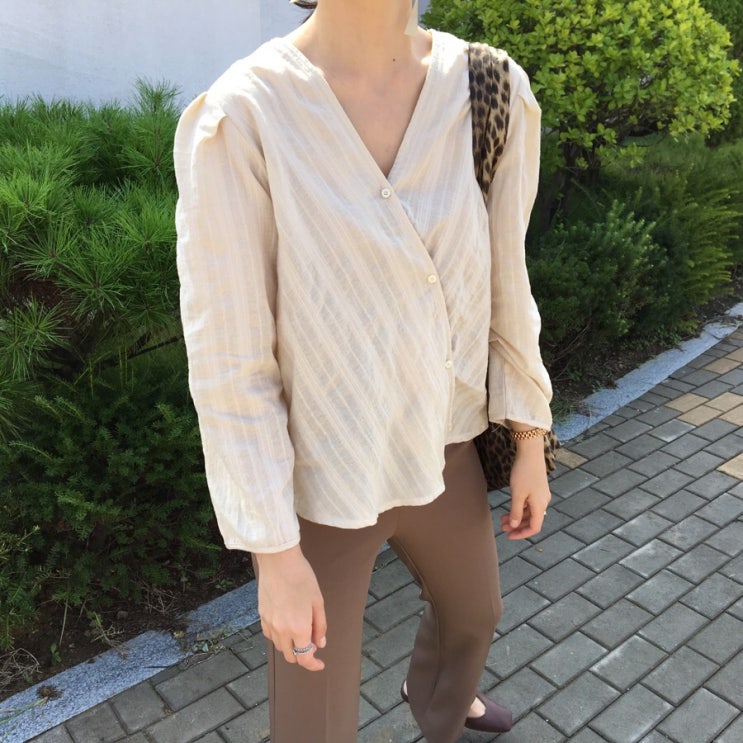 Diagonal line blouse (2color) : 네이버 블로그