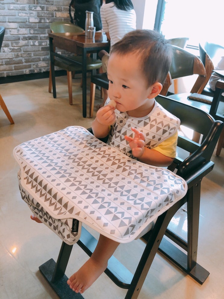 식당아기의자에는 베이비클로 맘마커버 외출시 필수 육아템 네이버 블로그