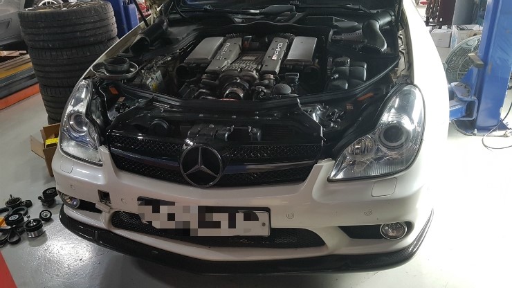 루카스 벤츠 W218 Cls55amg차량 겉밸트교환 밸트풀리교환 슈퍼차져베러링교환 차져풀리교환 슈퍼차져수리 리어범퍼디퓨져장착
