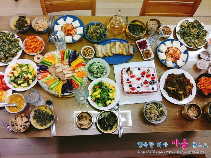 엄마 생신상 차리기부모님 생신상 차리기냉채족발 만들기시래기 조림두부김치미역국부추 굴 전참나물 무침샐러드 네이버 블로그 