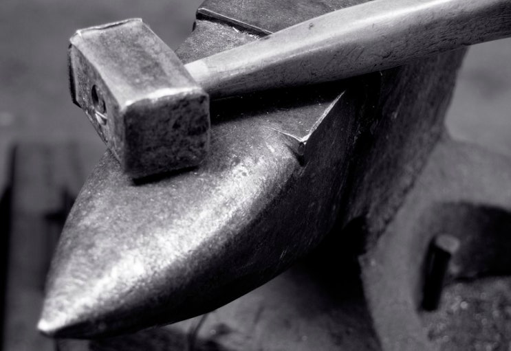 Judas Priest - Between the Hammer & the Anvil 가사 / 발음 / 연음 / 해석 : 네이버 블로그