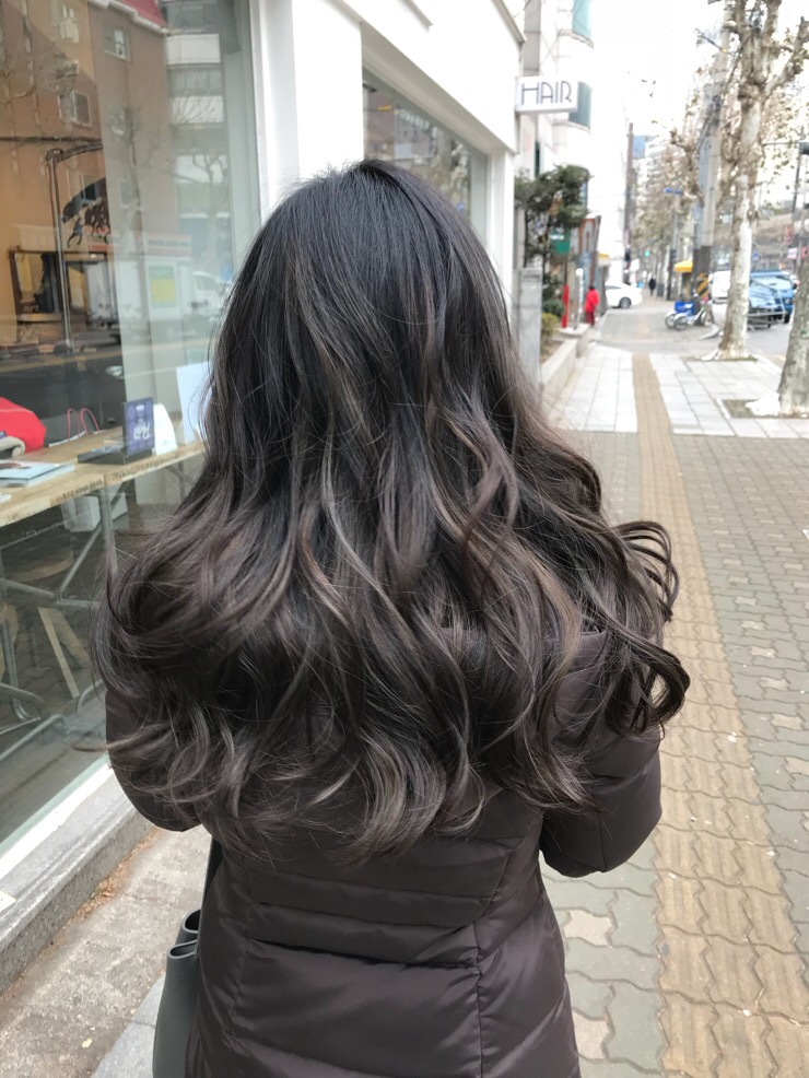 옴브레 발레아쥬 탈색 한번으로 애쉬그레이색에 가깝게 만들기 Ombre Balayage 홍대 로얄살롱 정우제 실장