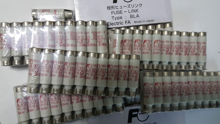 FUJI FUSE.. BLA003 3A, CR2LS-20 20A, CR2L-100G 100A, CR6L-30 30A, CR6L ...