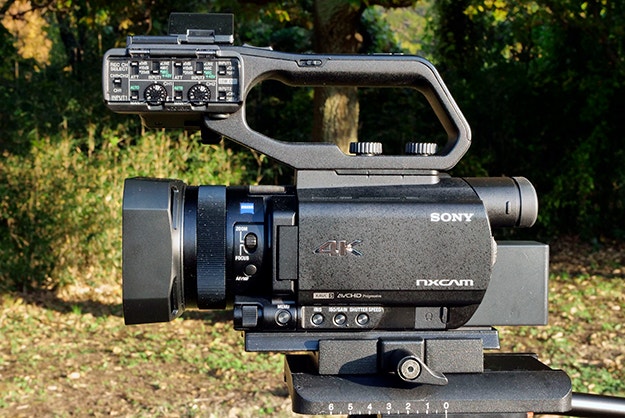 최신 자동 초점 및 4K HDR 기록에 대응 "Sony HXR-NX80"(번역) : 네이버 블로그