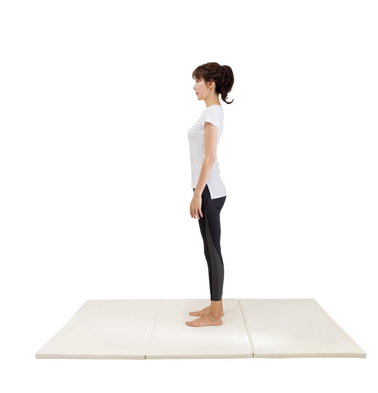 [필라테스 홈트] 서서 하는 동작(스탠딩 Standing) - 서서 앞으로 숙이기 (Standing Roll-Down ...