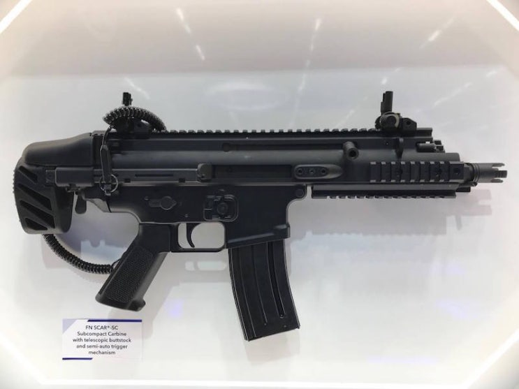 SCAR-SC 단축형 돌격 소총과 FN-509 9mm 권총을 공개한 벨기에의 'FN Herstal'사 (2017년 11월 자 ...