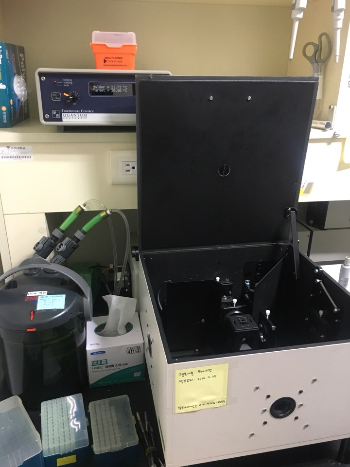 QNW Temperature Cuvette Holder 온도조절큐벳 고려대학교 설치 사진 : 네이버 블로그