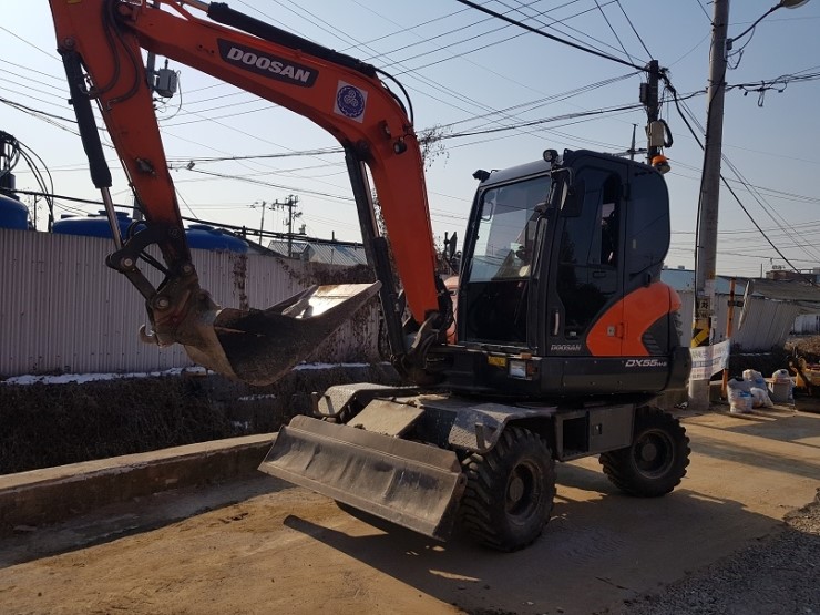 [판매완료] DOOSAN DX55W5 2016년 두산공삼타이어굴삭기 03W굴삭기 03휠포크레인 : 네이버 블로그