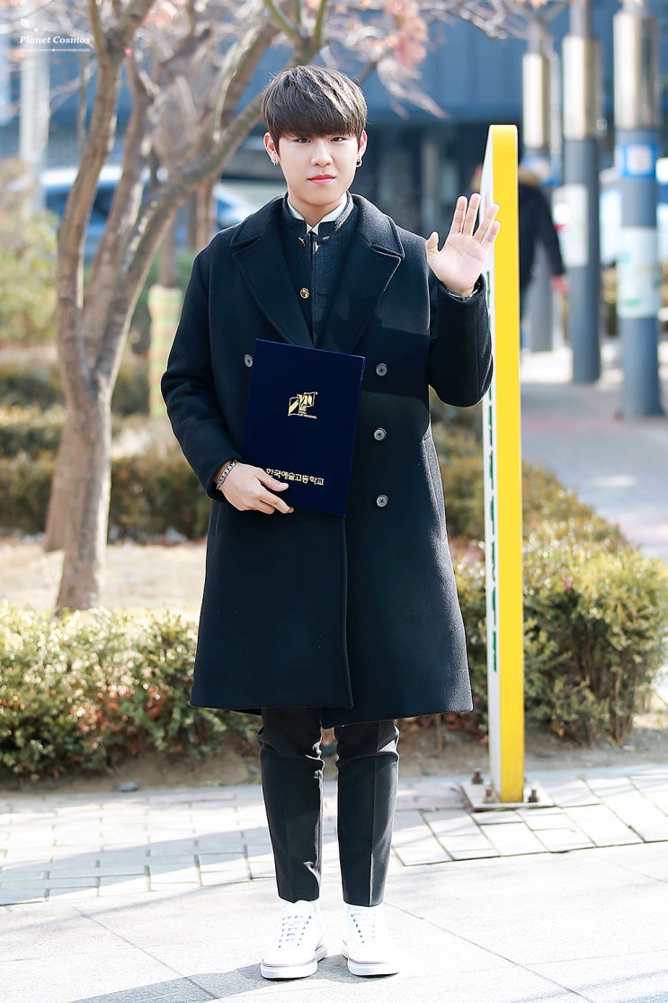 마지막 학생 신분으로 교복 입은 우진아 졸업 축하해 : 네이버 블로그