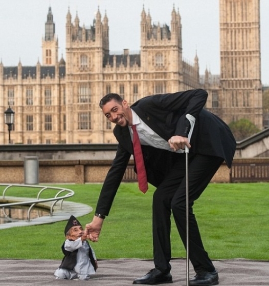 세상에서 제일 키큰 사람과 가장 작은 사람 이야기 : 네이버 블로그