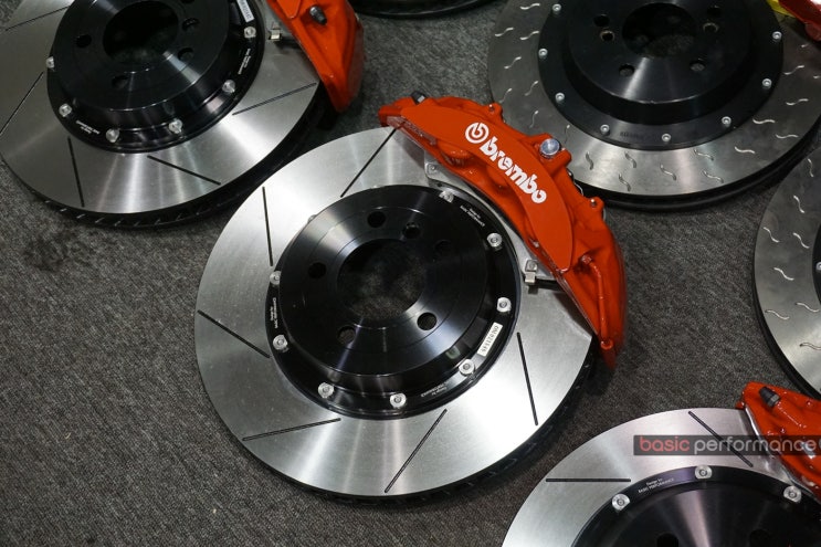 BMW F30 330I 브레이크 튜닝! CTS-V 6P 370MM + 4P 360MM 베이직퍼포먼스 : 네이버 블로그