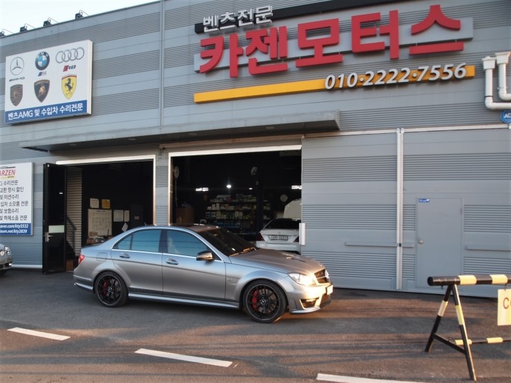 벤츠전문 카젠모터스 C63 Amg W204 Mct 507에디션 엔진소음에 의한 견인조치 점검 후 63amg엔진용 운전석쪽