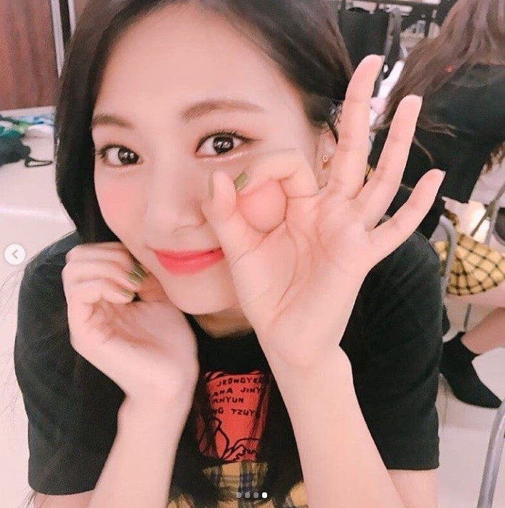 [2018.10.17] 子瑜圈臉擠「OK嘴邊肉球」 萌系表情包網掀暴動 (쯔위 볼살 OK포즈) : 네이버 블로그