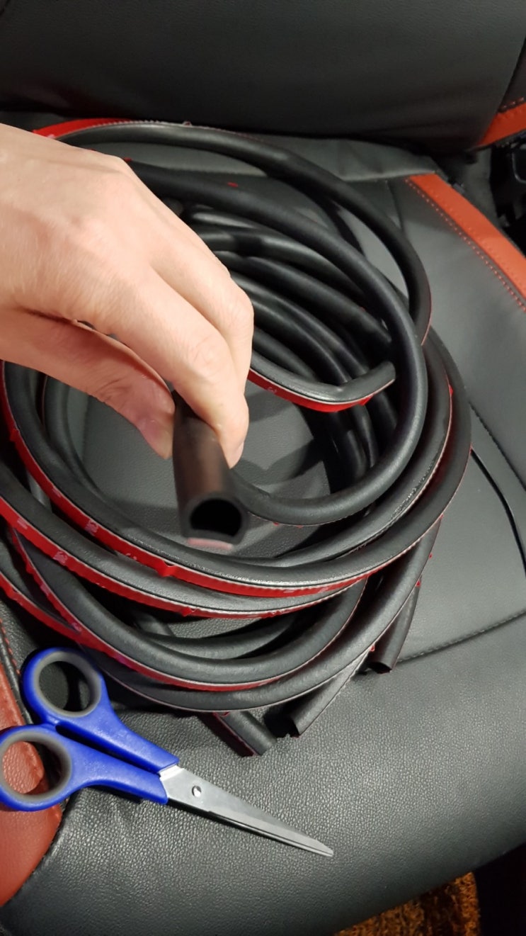 QM3 본네트 틈새를 터널형 고무몰딩으로 DIY하기 QM3 본네트 웨더스트립 추가하기 누수방지 : 네이버 블로그