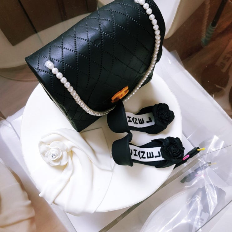 스위트해븐 샤넬가방셋트명품가방케이크디자이너케익아트스쿨생일케이크주문케익슈가케이크구두케이크강남논현슈가크래프트설탕