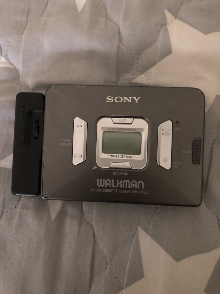 (1997) 1990년대에 출시된 워크맨... 돌비기능과 오토리버스, 라디오기능까지 작지만 필요한 기능만 있는... SONY ...