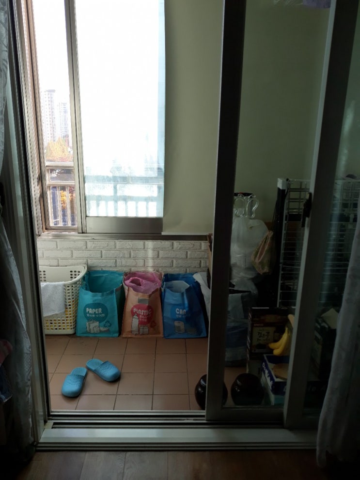 파손된 하이샷시레일 보수보강수리 잘하는곳 파손된 줄같은 거실 하이샷시레일 보수하러 고양시 덕양구 햇빛마을 그린샷시수리가