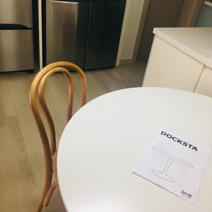 이케아 독스타(DOCKSTA) 원형식탁 조립 성공적, 우드체어와 매치하기! : 네이버 블로그