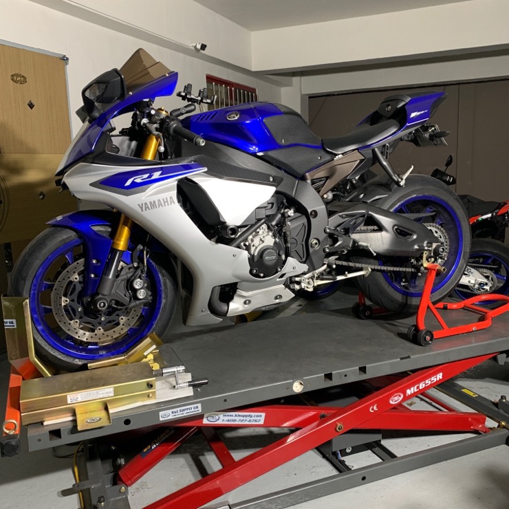 대구 제트바이크 야마하 Yzf R1 데이토나 볼트게이지라지에다가드오일쿨러가드루프로맥스ea 엔진오일첨가제 작업 입니다